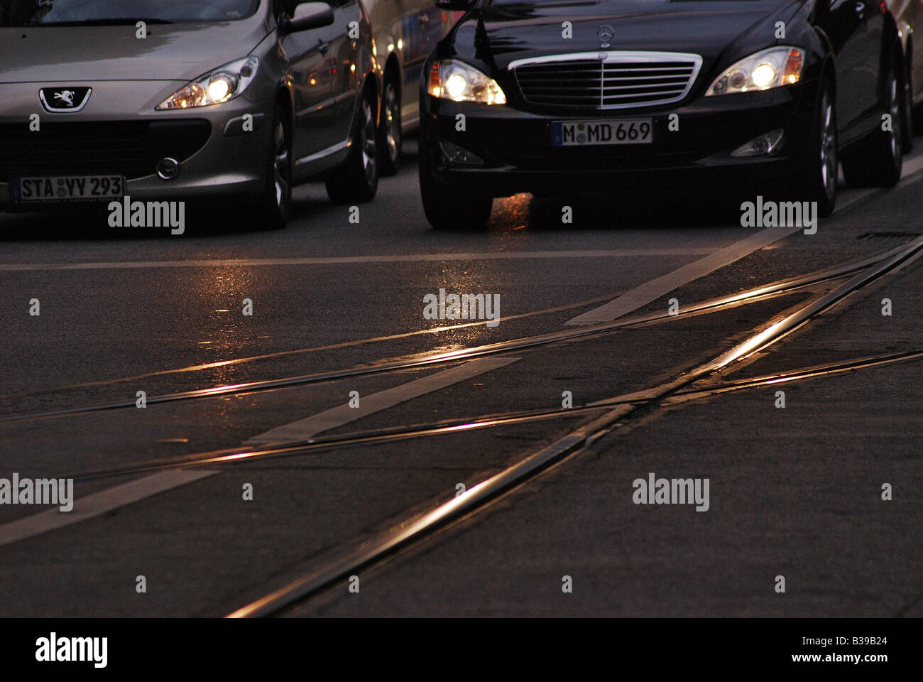 Metals, rails, trackage, tracks, Car, autos, street, Mercedes Benz ...