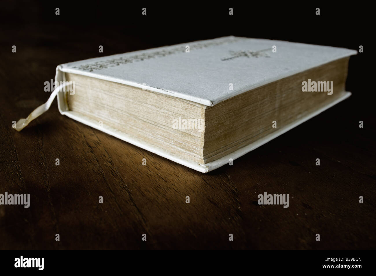 Bible on a table Stock Photo - Alamy