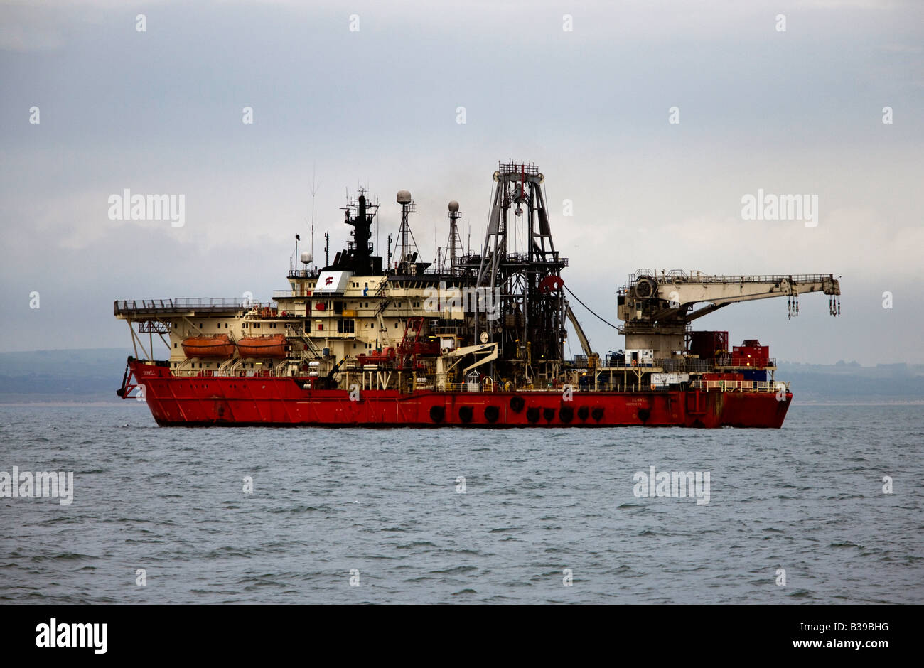Aberdeen oil rigs hi-res stock photography and images - Alamy
