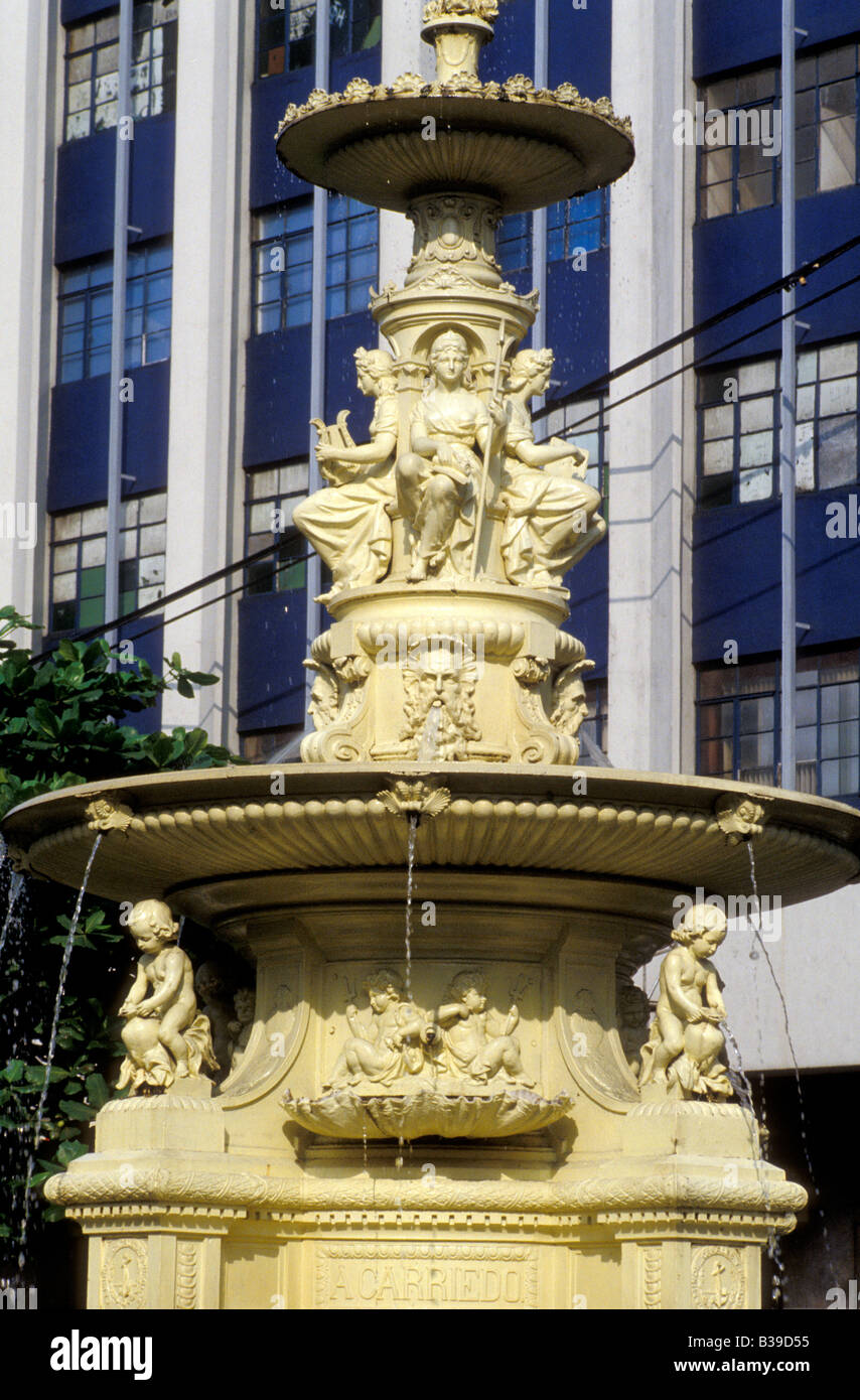 fountain in santa cruz manila philippines Stock Photo - Alamy