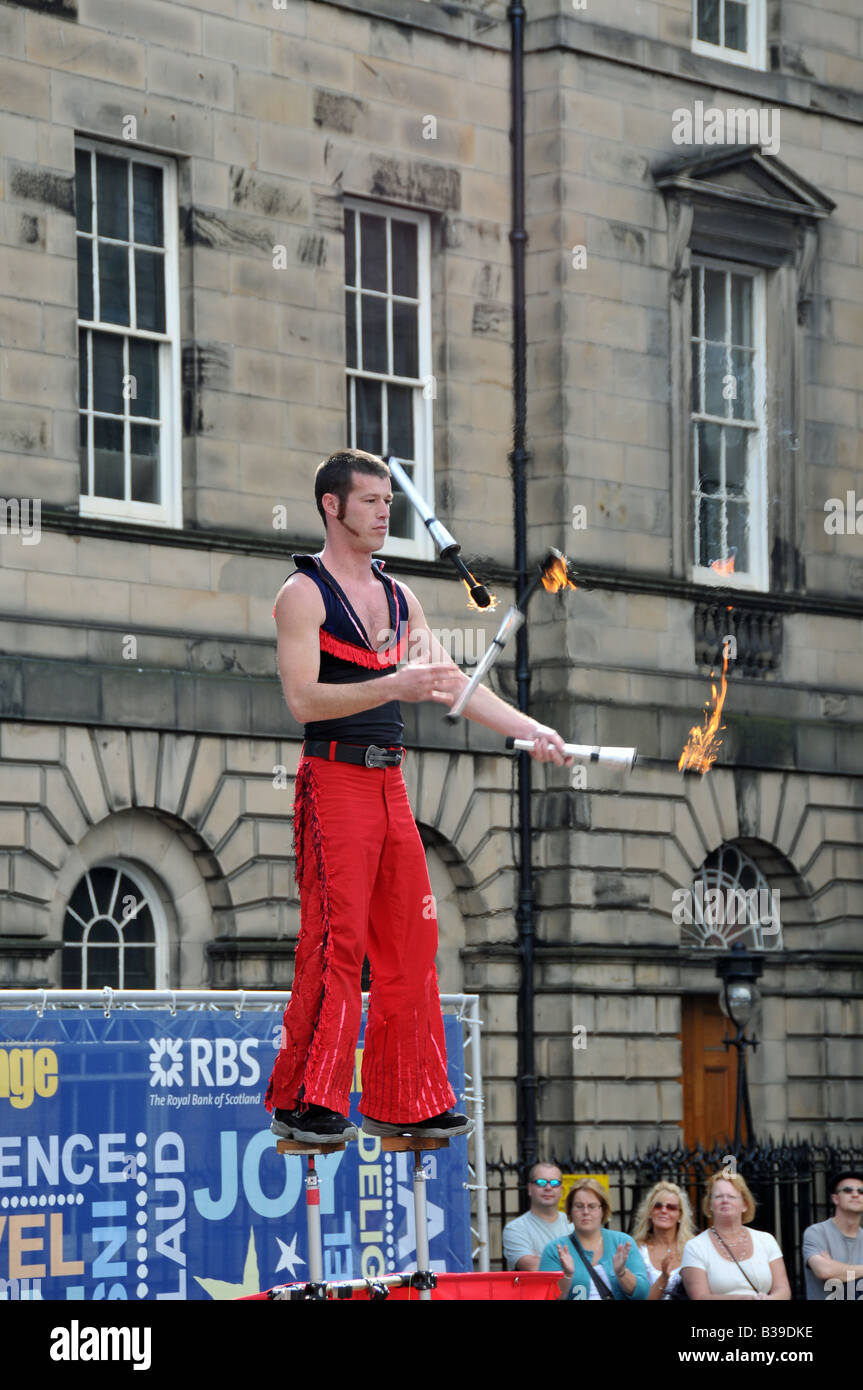Juggling street performer Stock Photo - Alamy