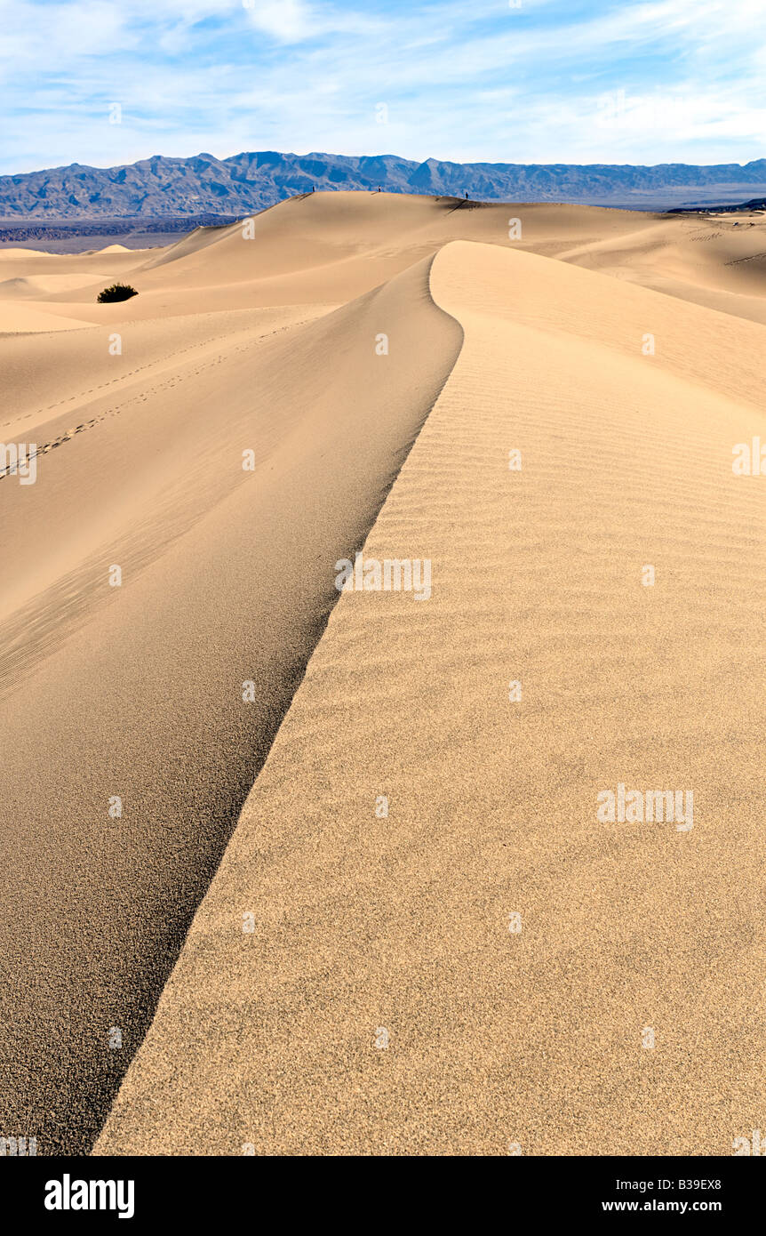 Sand Dune ridge in Death Valley National Park Stock Photo - Alamy
