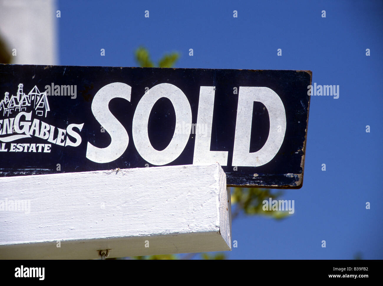Real estate sign sold hi-res stock photography and images - Alamy