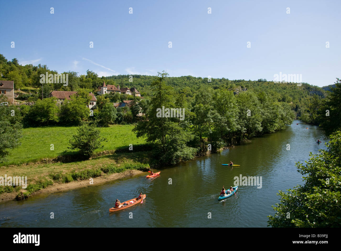 Groups paddling canoes hi-res stock photography and images - Alamy