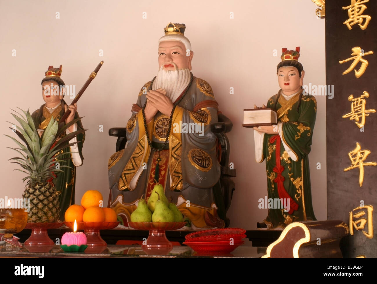 Statue of Kong Qiu also known as Kong Zhong Ni or Confucius or Kong Zi ...