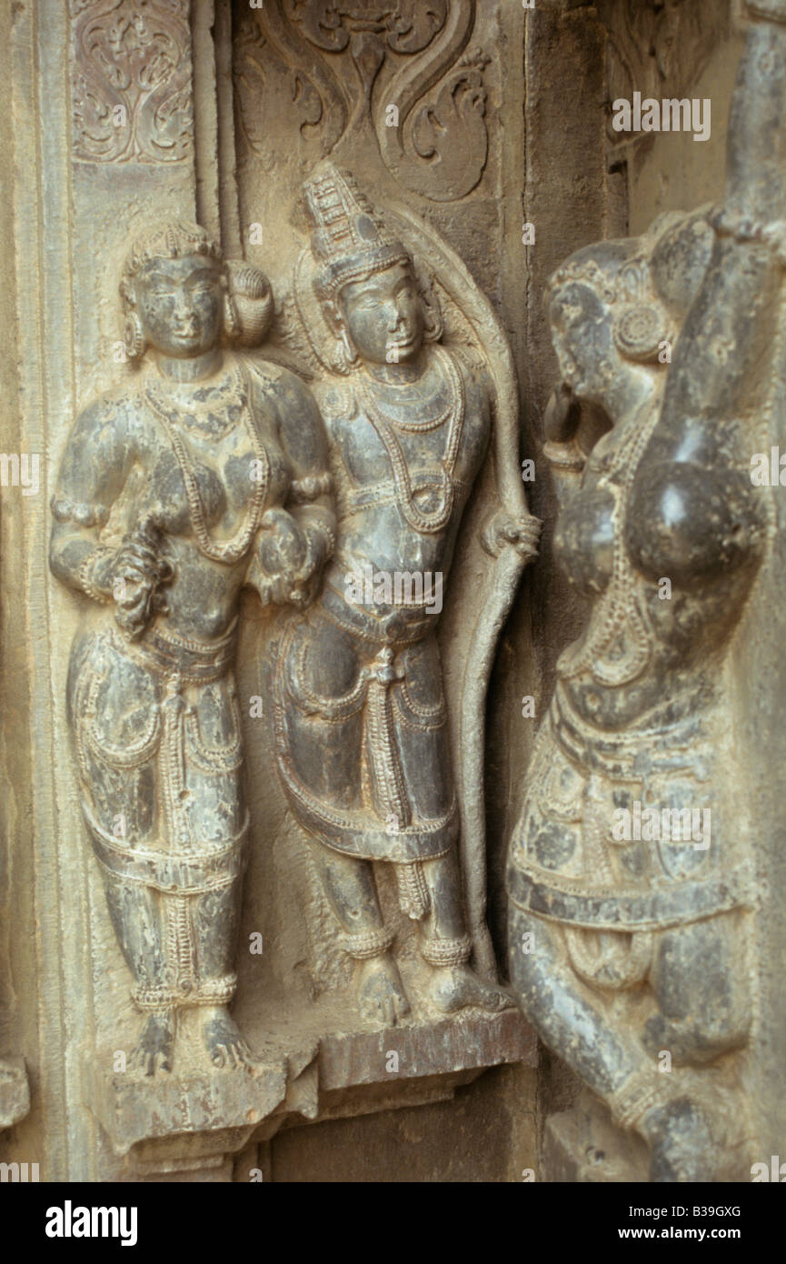 Idols at the walls of Old Shiva Temple, Khirdrapur, Kolhapur ...