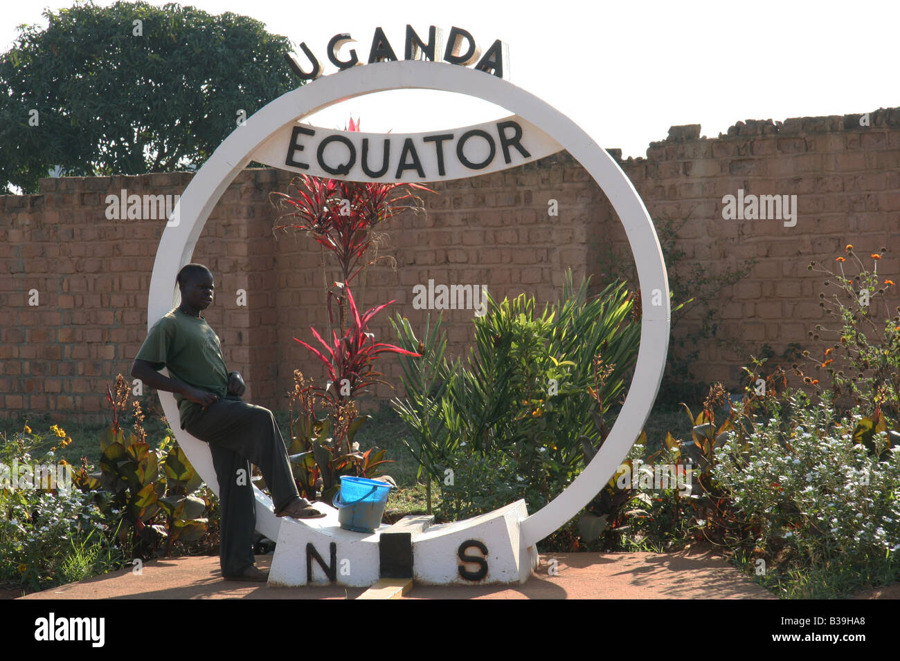 Uganda equator sign hi-res stock photography and images - Alamy