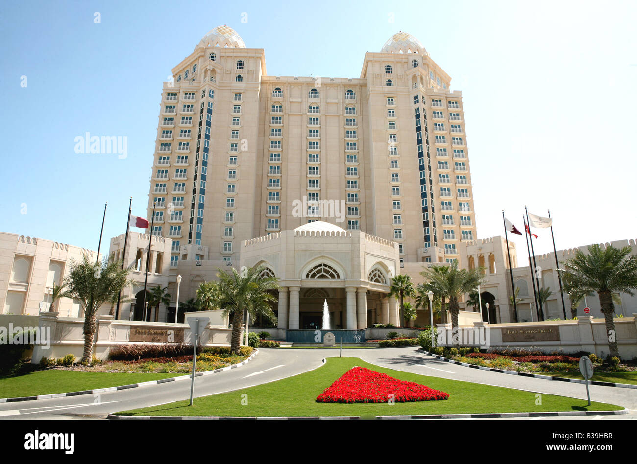 A view of the front of the Four Seasons Hotel in Doha Qatar Stock Photo ...