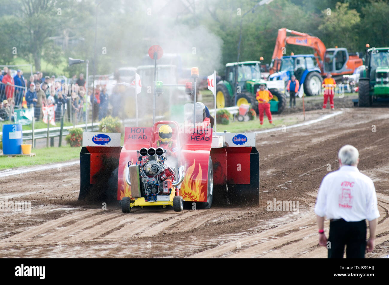 Mini tractor pulling puller pullers hi-res stock photography and images ...