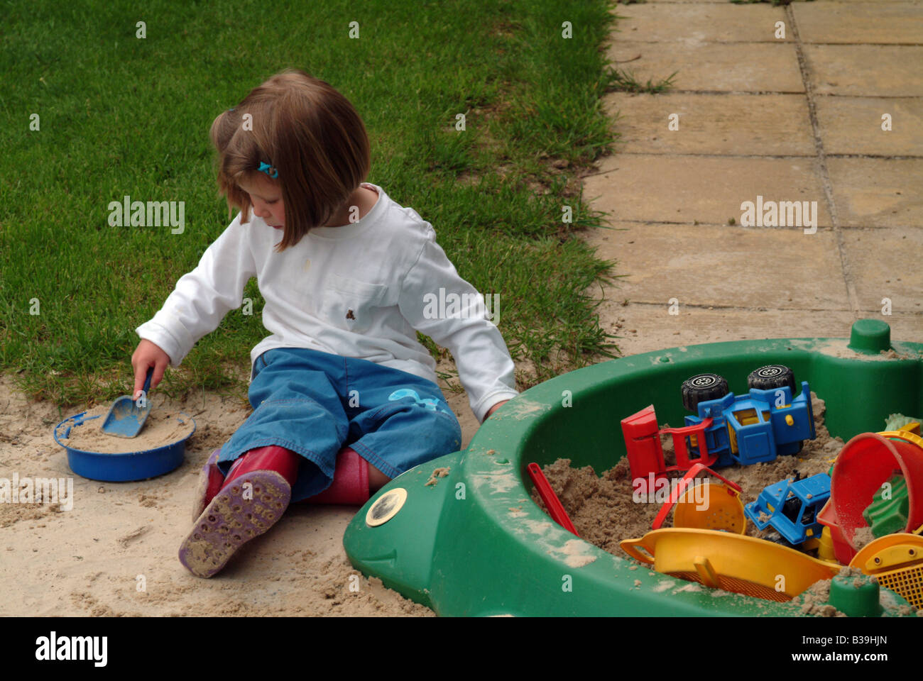 Little girl playing in a sandpit Stock Photo - Alamy Little girl playing in a sandpit Stock Photo - Alamy
