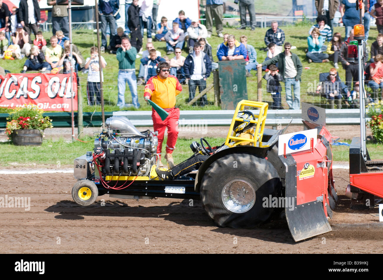 mini tractor puller pulling v8 engine Stock Photo: 19265782 - Alamy