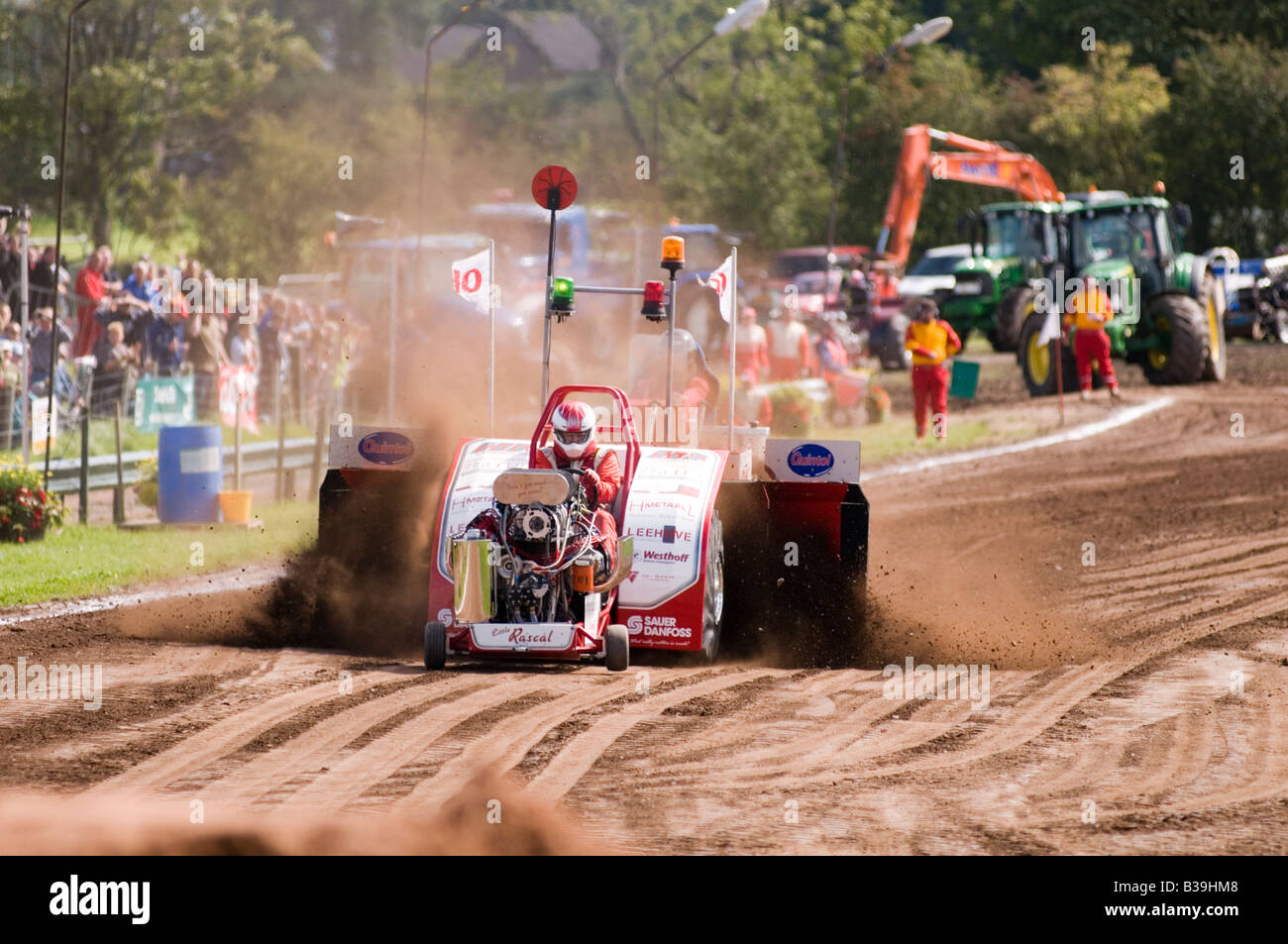 mini tractor puller pulling v8 engine Stock Photo - Alamy
