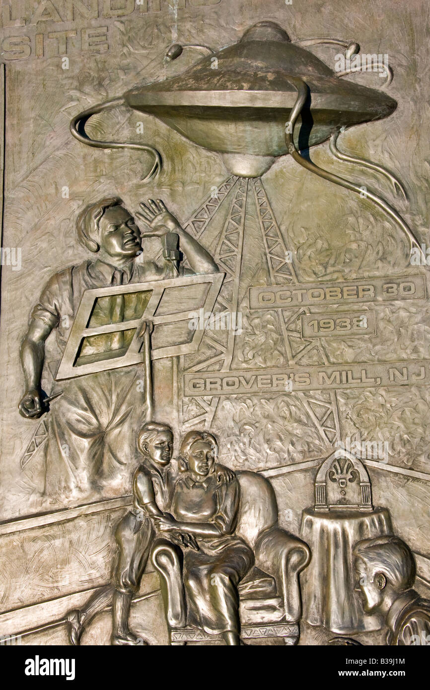 Orson welles war of the worlds hi-res stock photography and images - Alamy