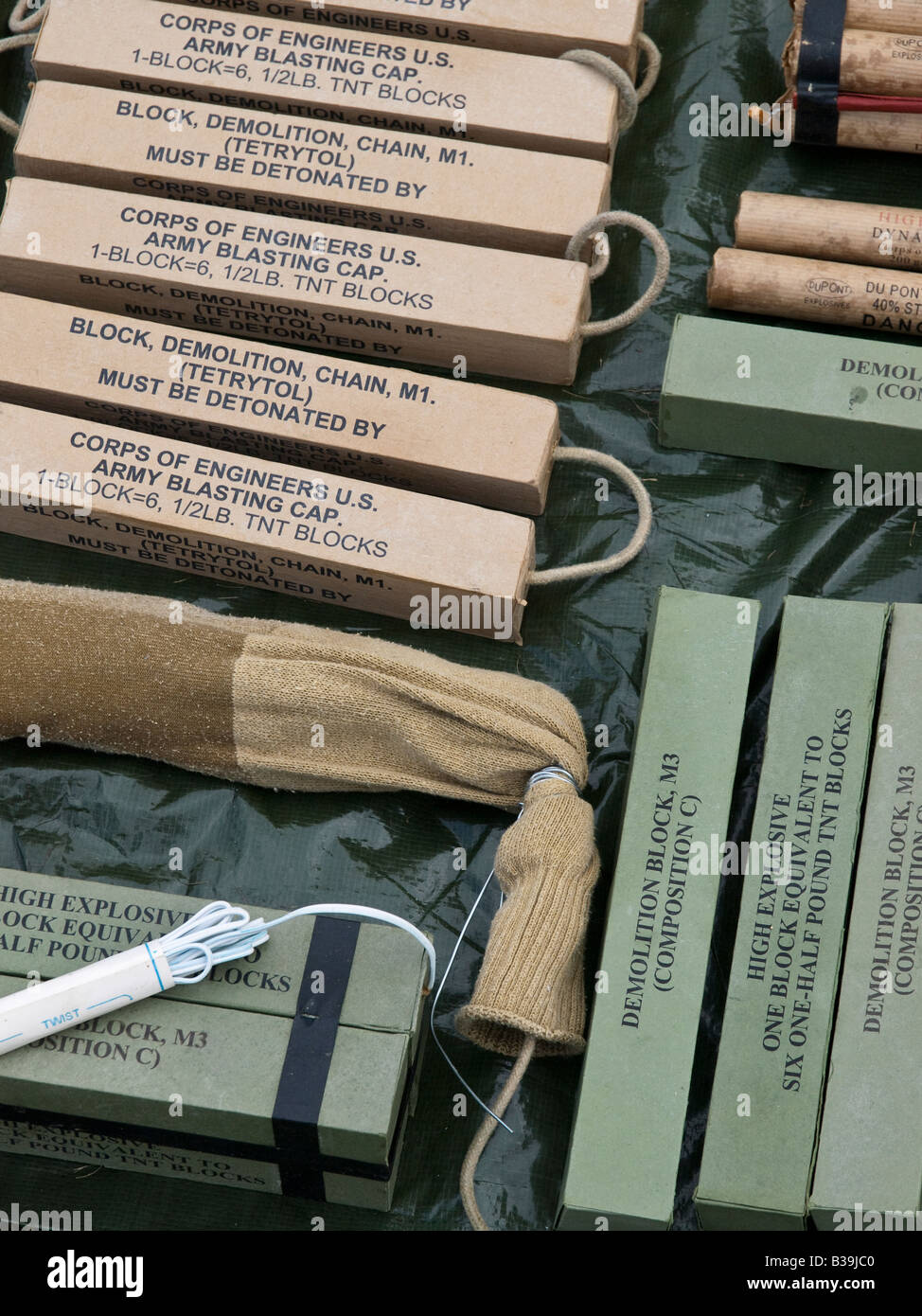 Tnt dynamite hi-res stock photography and images - Alamy