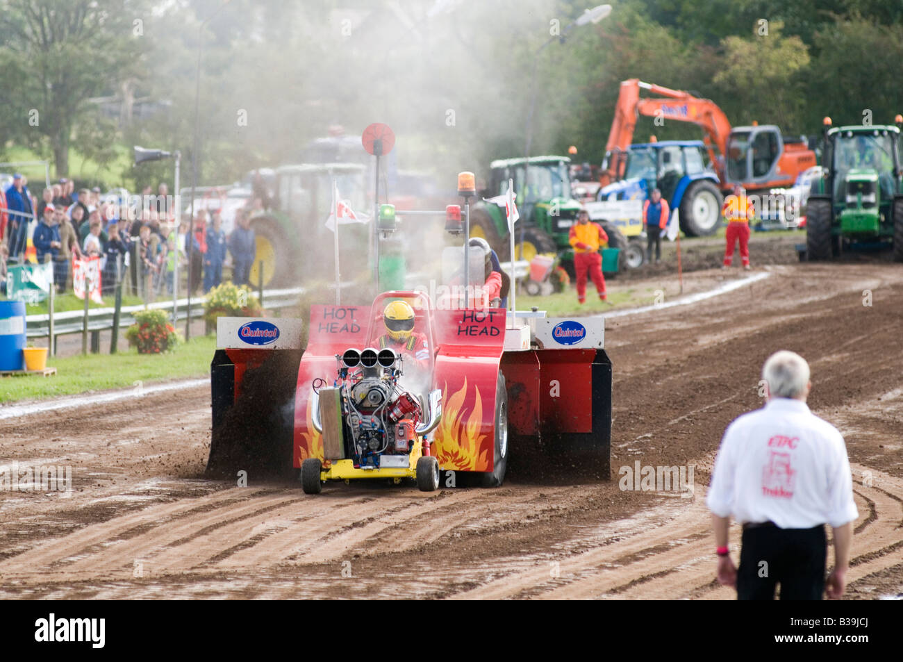 mini tractor puller pulling v8 engine Stock Photo - Alamy