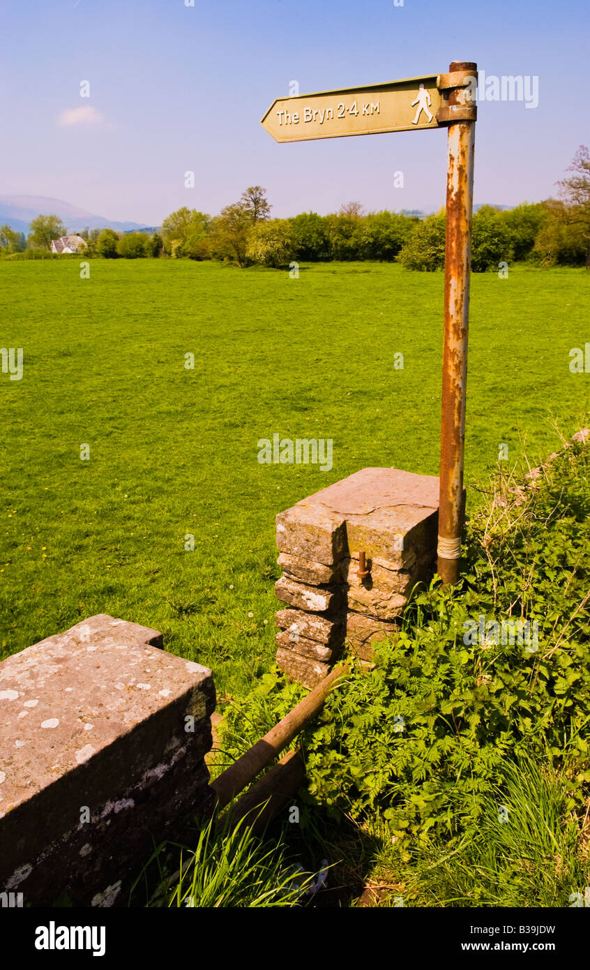 Fingerpost signage hi-res stock photography and images - Alamy