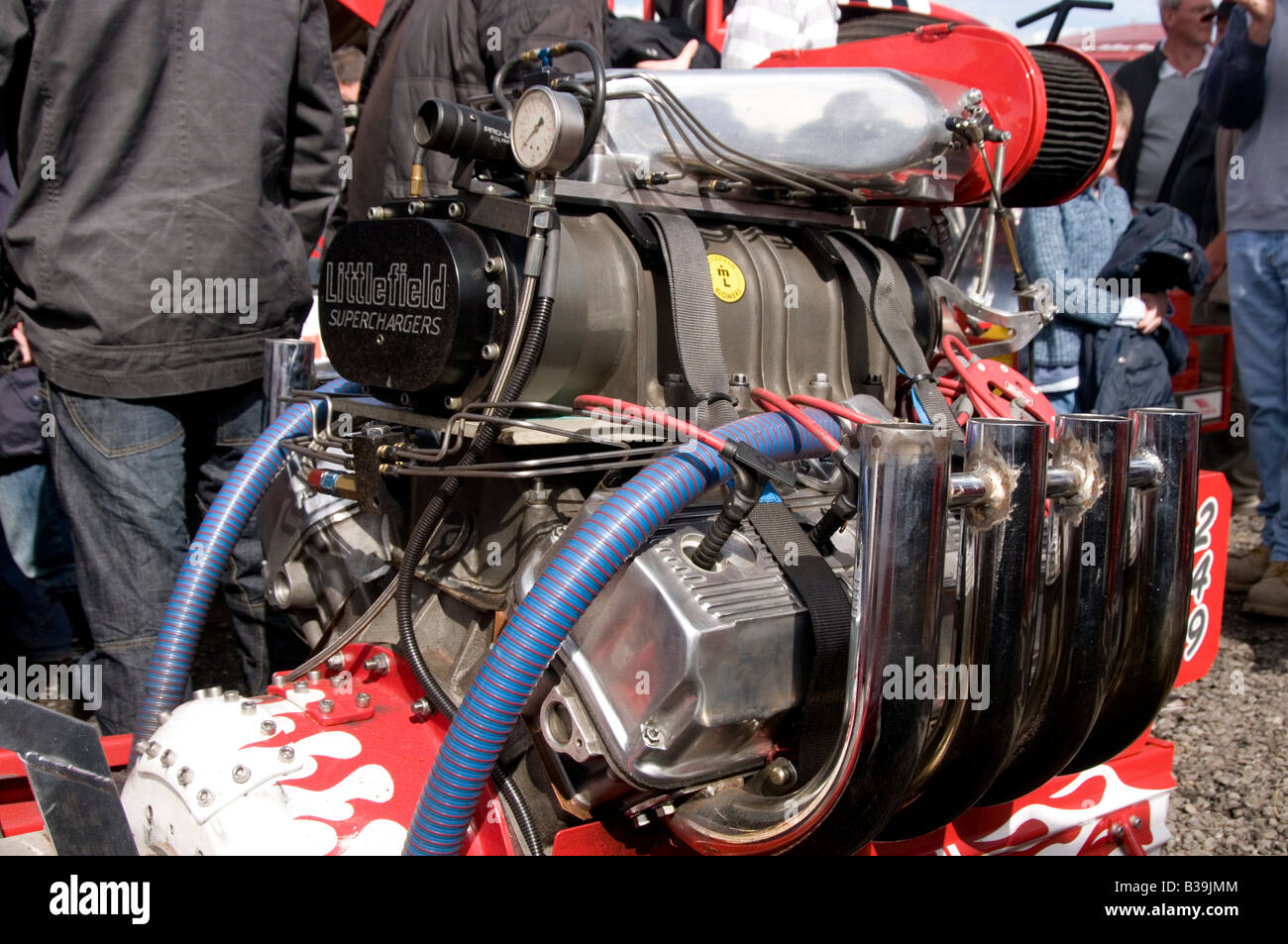 v8 tractor pulling engine powerful loud Stock Photo - Alamy