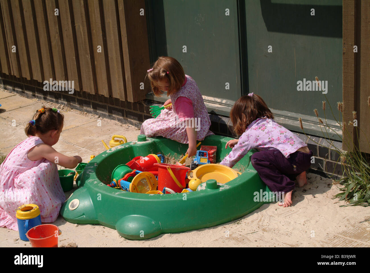 Sandpit friendship hi-res stock photography and images - Alamy