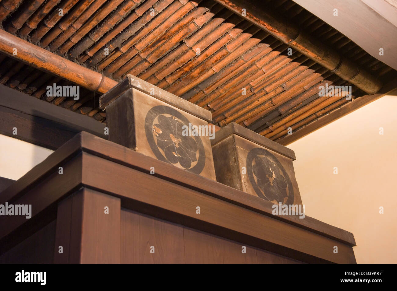 Japanese box lantern hi-res stock photography and images - Alamy