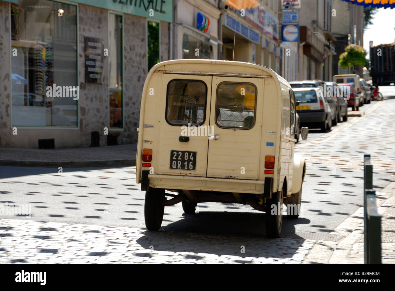 Citreon 2cv hi-res stock photography and images - Alamy