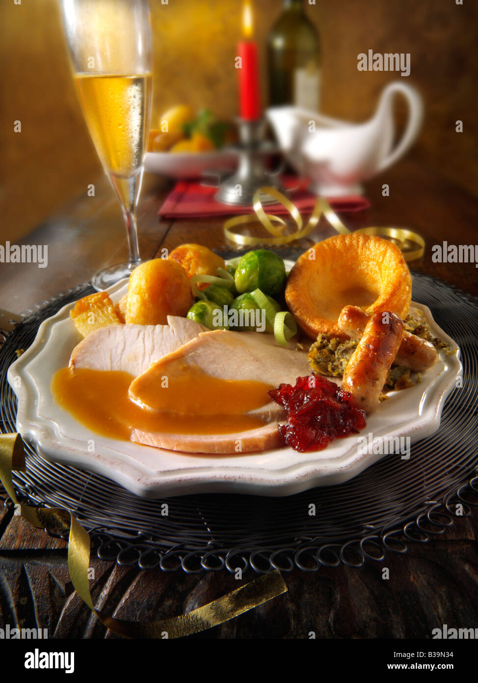 Sunday Roast Dinner Table Stock Photos & Sunday Roast Dinner Table ...