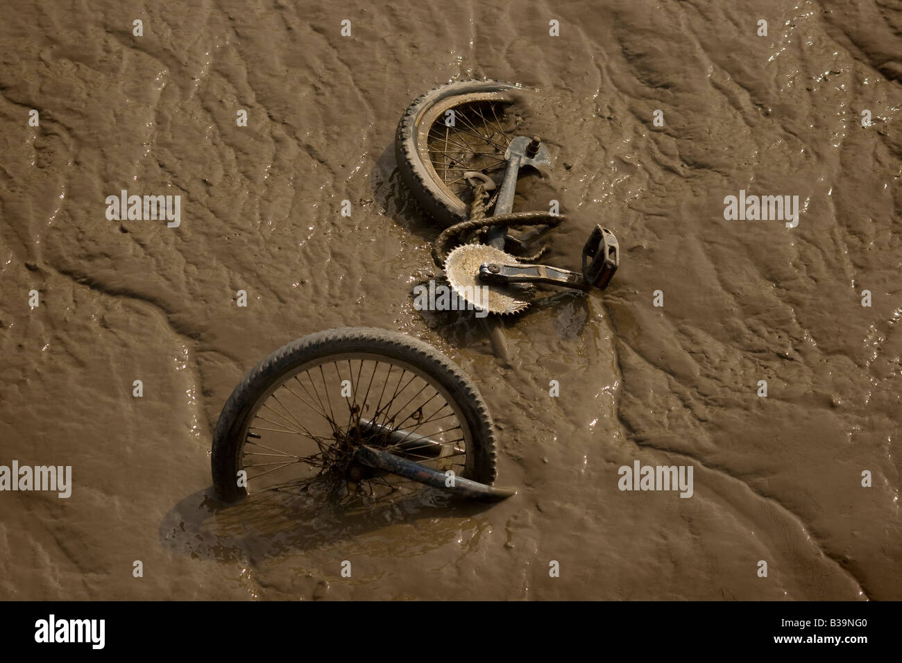Dumped bike hi-res stock photography and images - Alamy