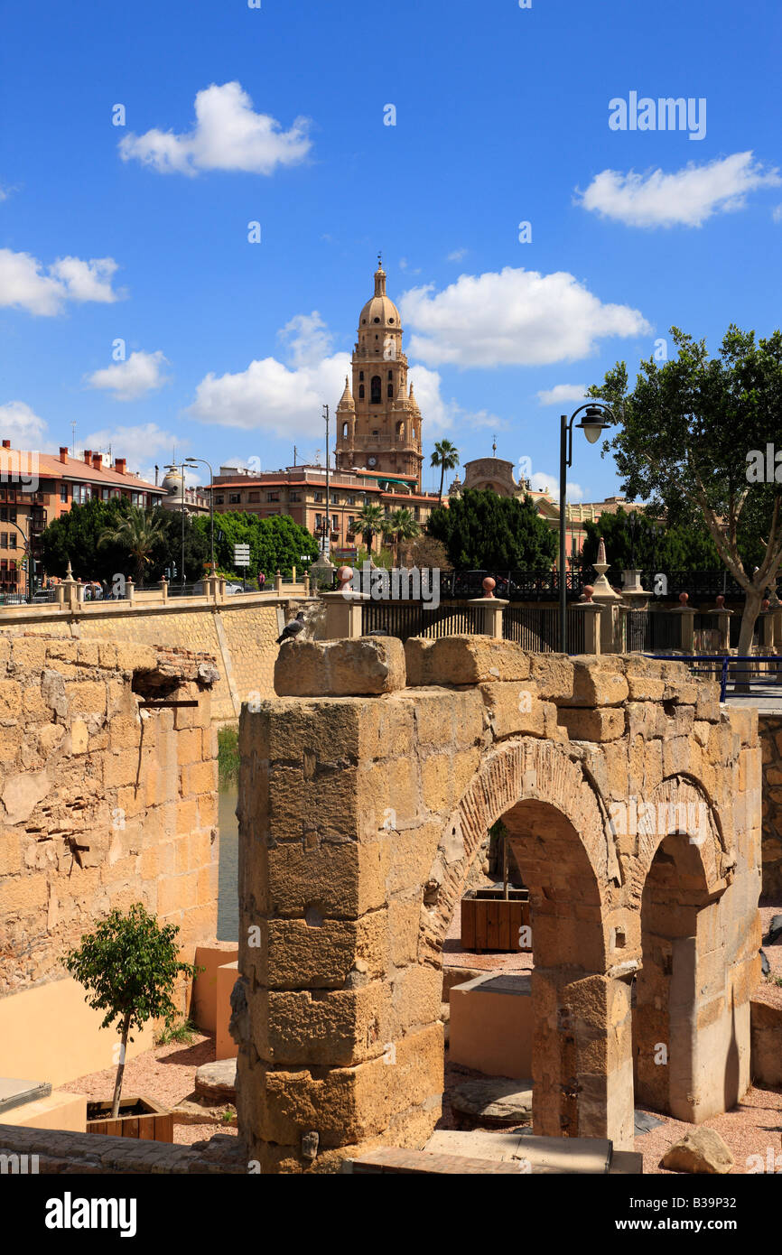 Old cathedral landmark hi-res stock photography and images - Alamy
