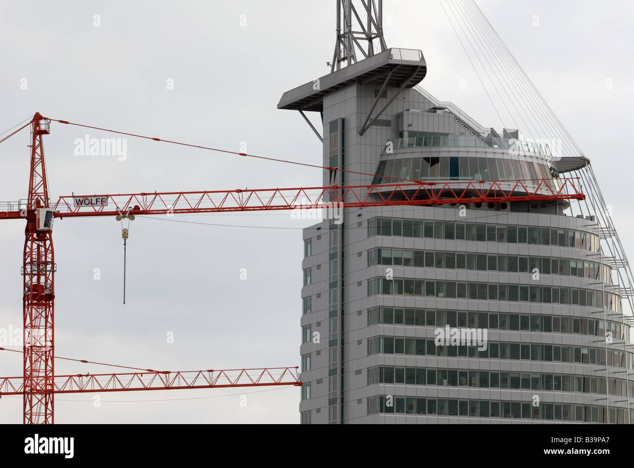 Sail shape building hi-res stock photography and images - Alamy