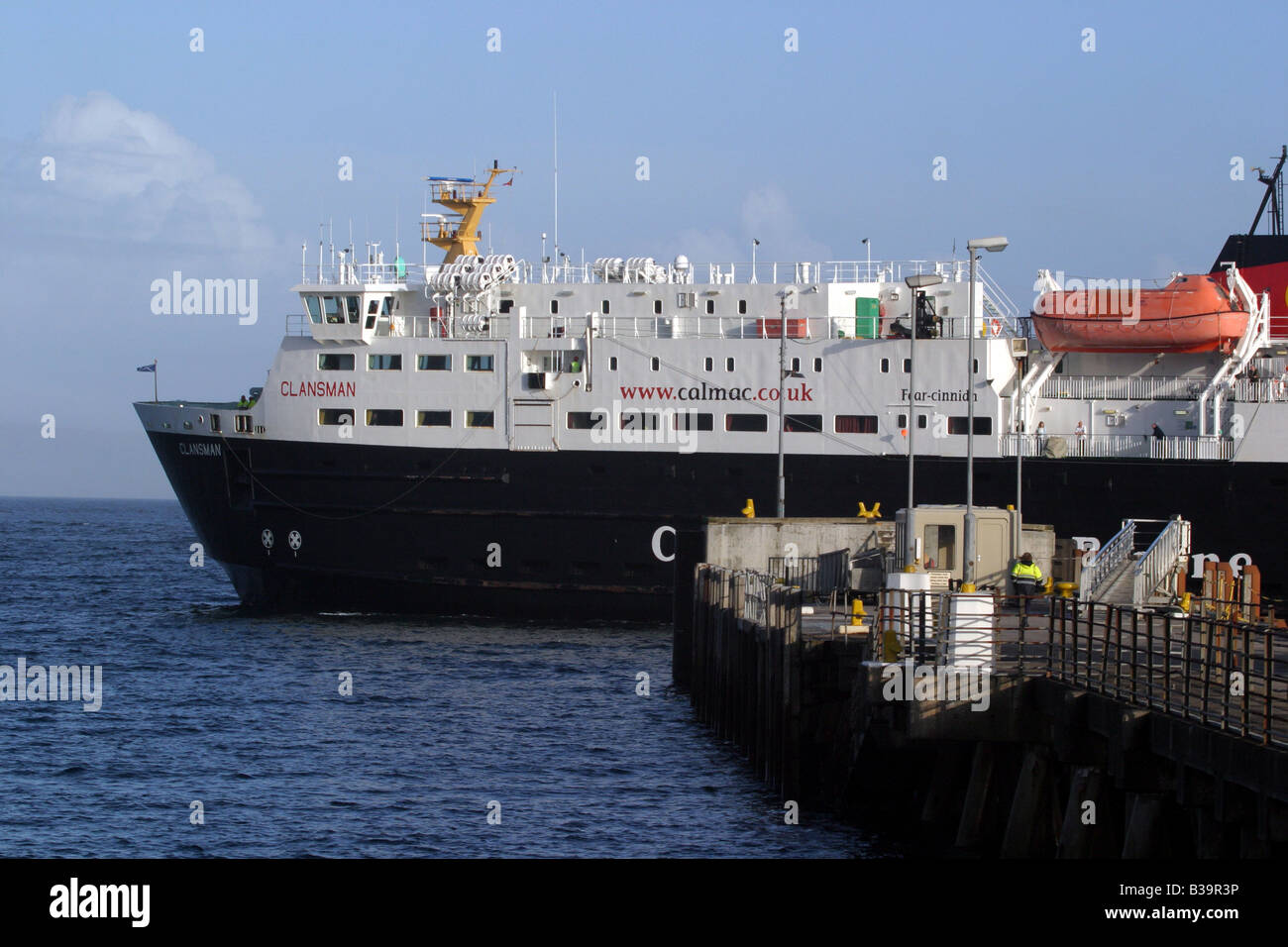 Clansman Calmac ferry arriving at Arinagour Isle of Coll Stock Photo ...