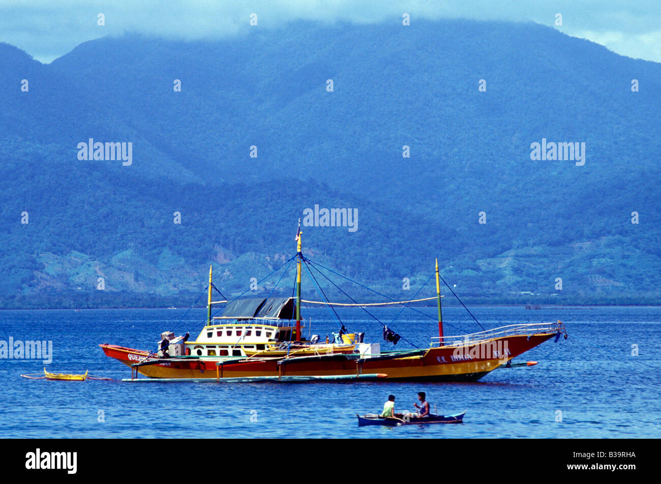 fishing boat calamian islands palawan philippines Stock Photo - Alamy