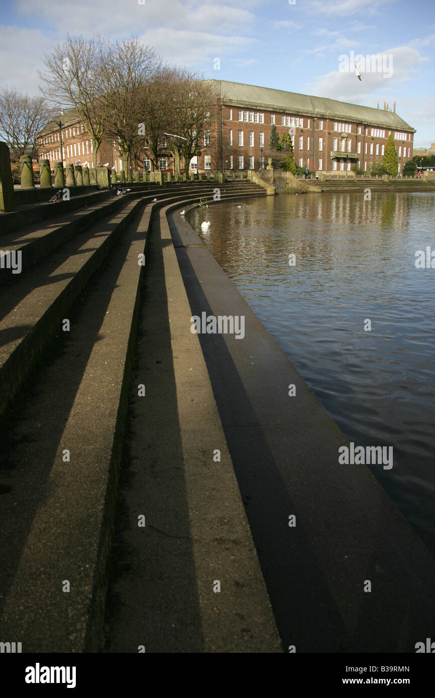 Riverside gardens hi-res stock photography and images - Alamy