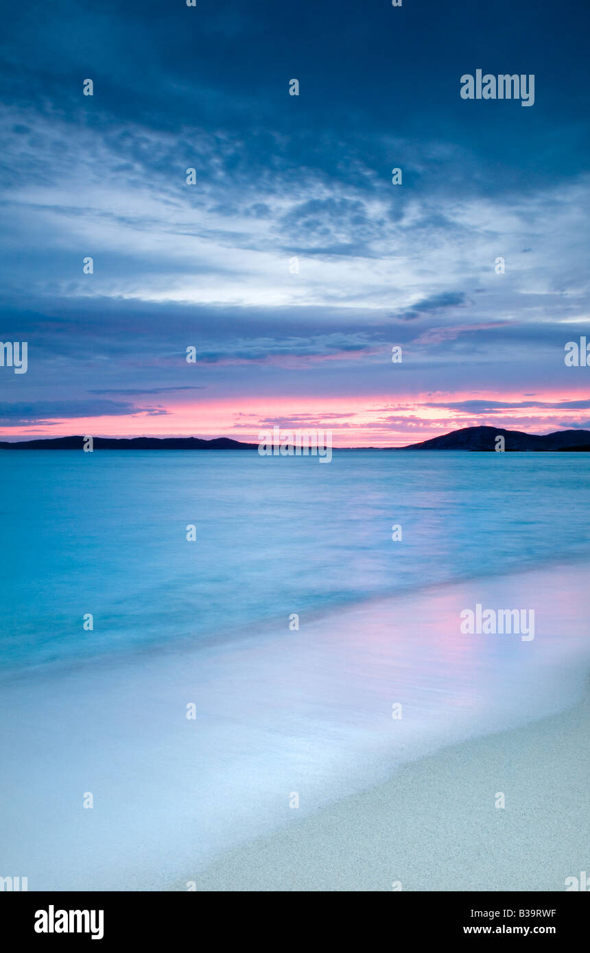 Sunset over Taransay from Horgabost beach, Isle of Harris, Hebrides ...