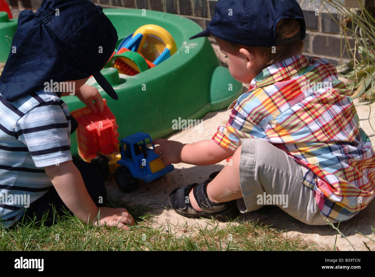 Sandpit sand hi-res stock photography and images - Alamy