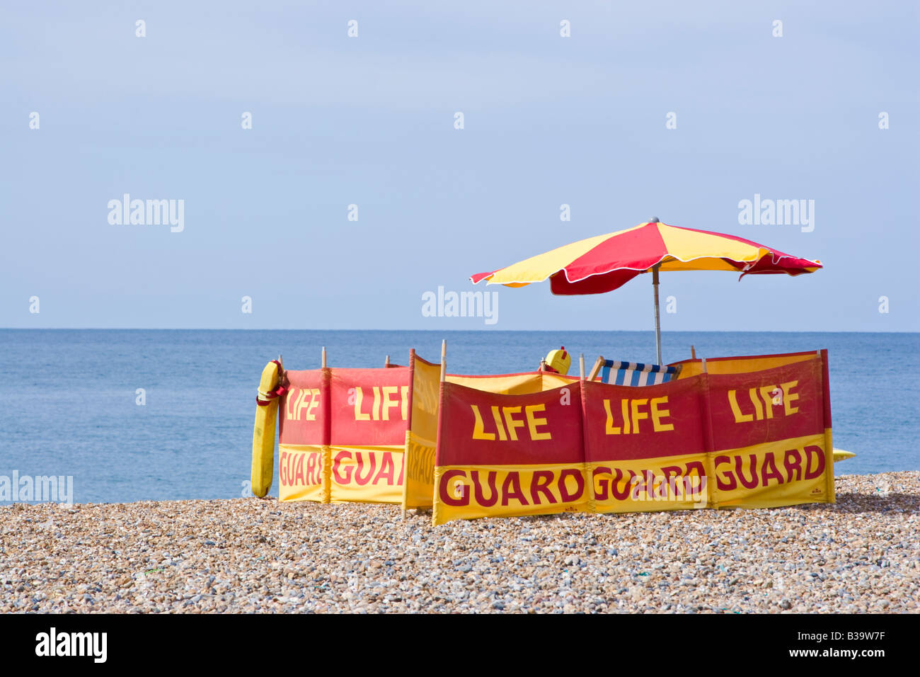 Red safe guard hi-res stock photography and images - Alamy