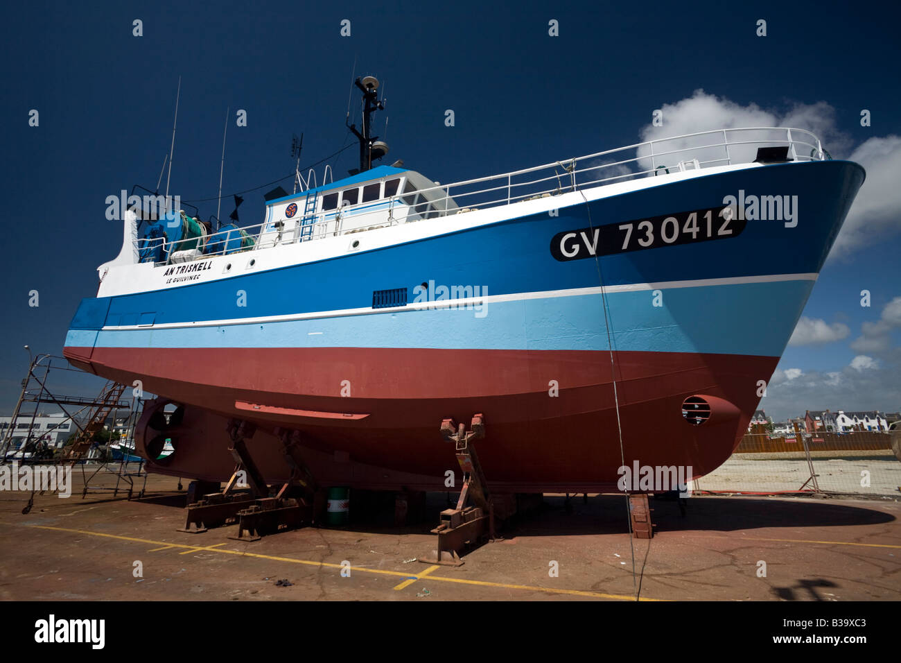 Side view of fishing trawler hi-res stock photography and images - Alamy