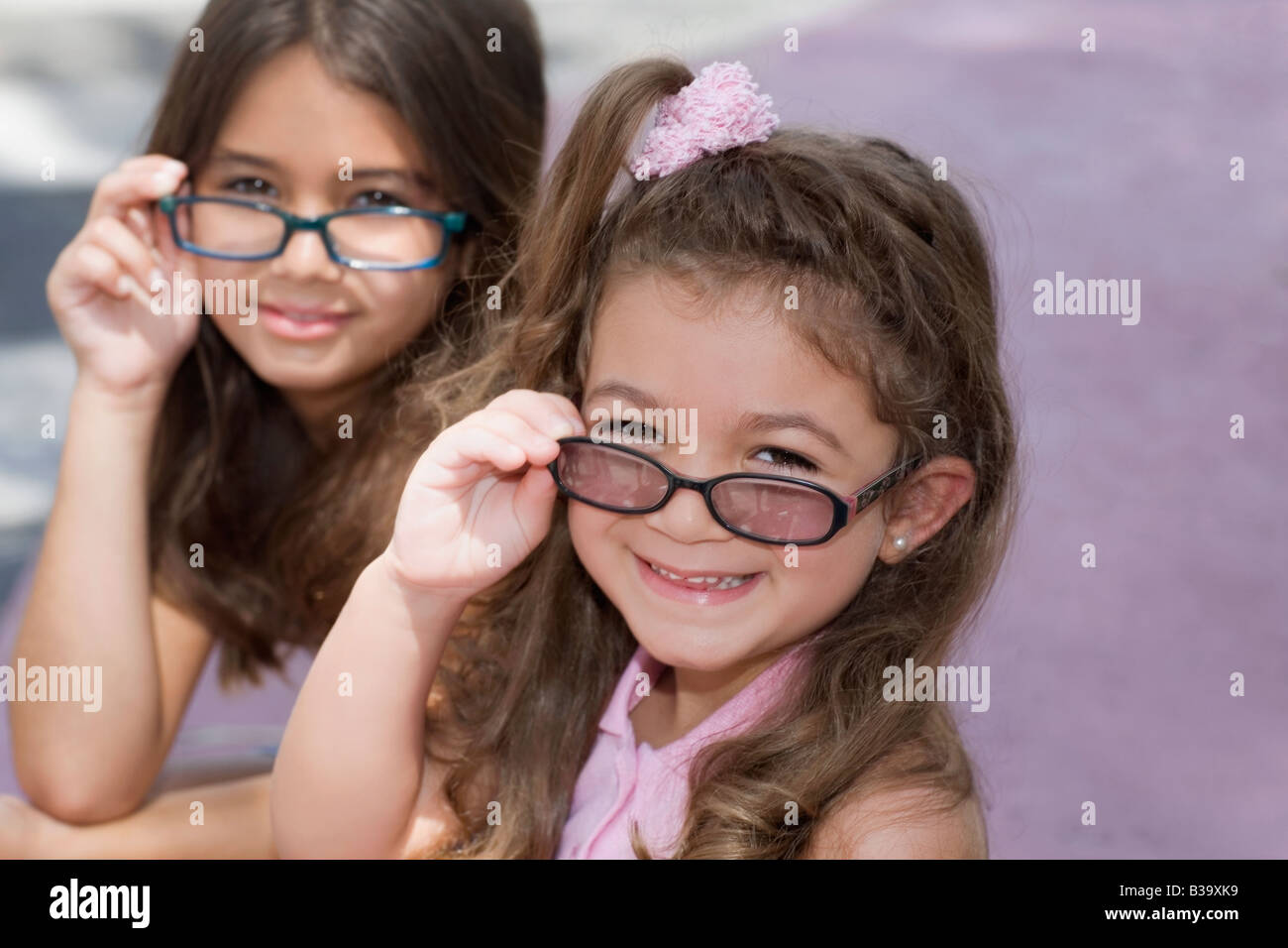 Portrait family wearing eyeglasses smiling hi-res stock photography and ...