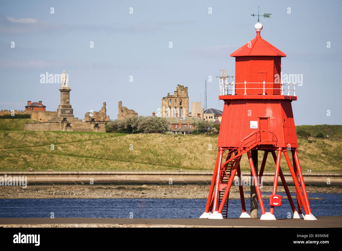 The Groyne Lighthouse in South Shields, England The red lighthouse is ...