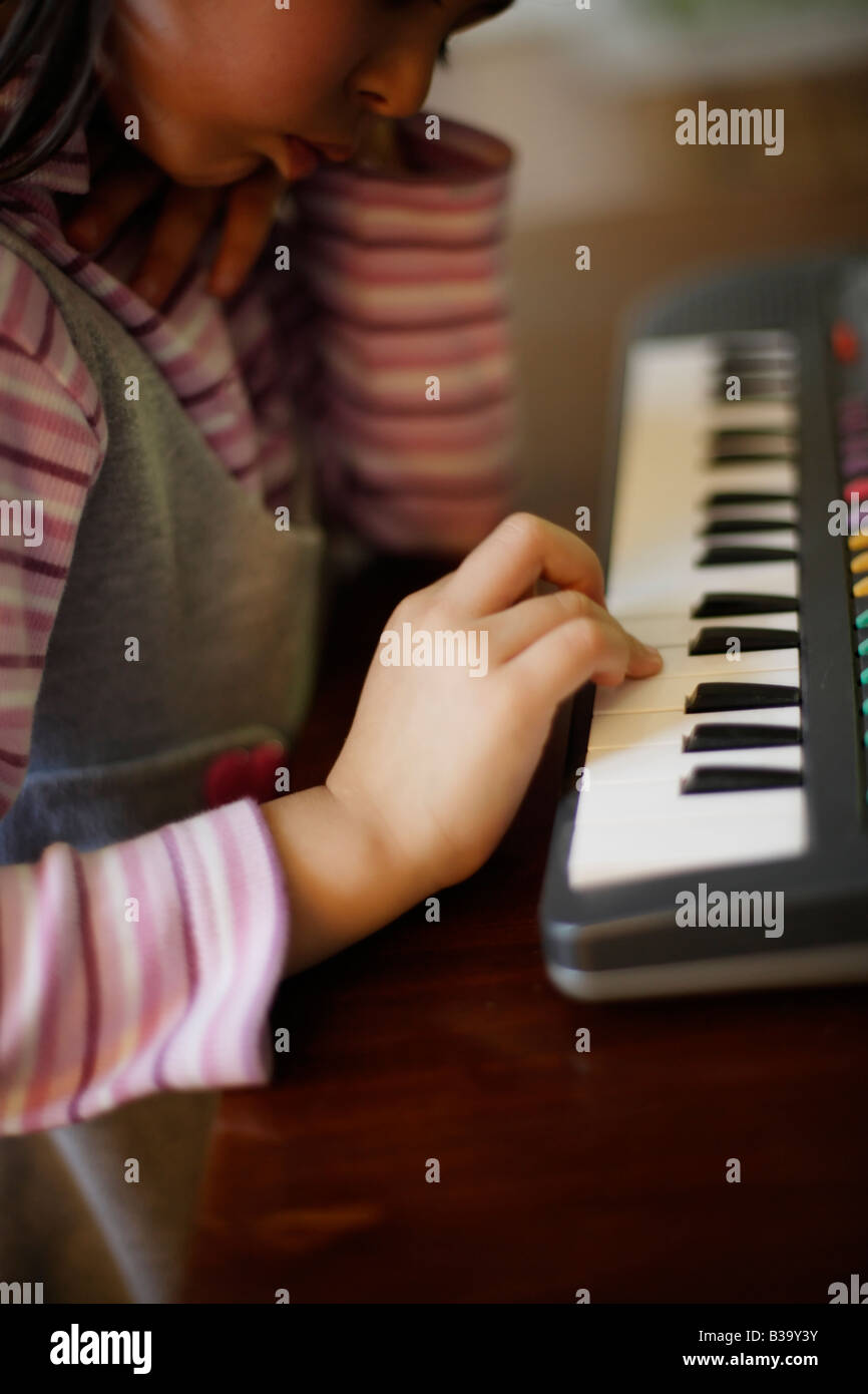 Piano electric hi-res stock photography and images - Alamy