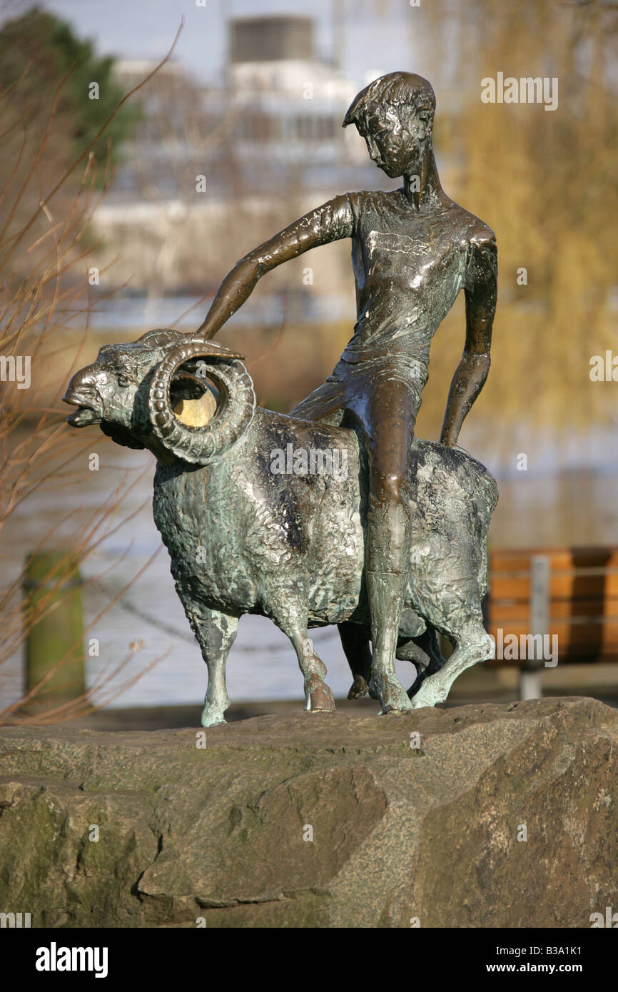 Ram sculpture hi-res stock photography and images - Alamy