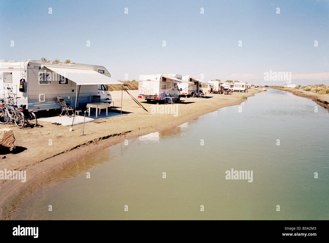 Caravan line up hi-res stock photography and images - Alamy