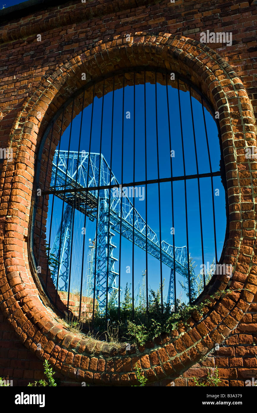 Oval bridge hi-res stock photography and images - Alamy