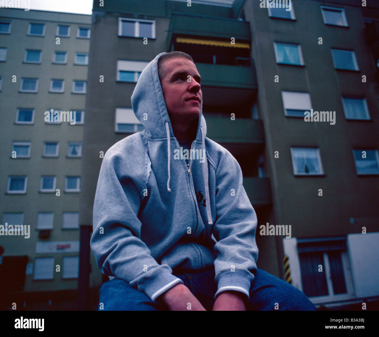 Man infront building hi-res stock photography and images - Alamy