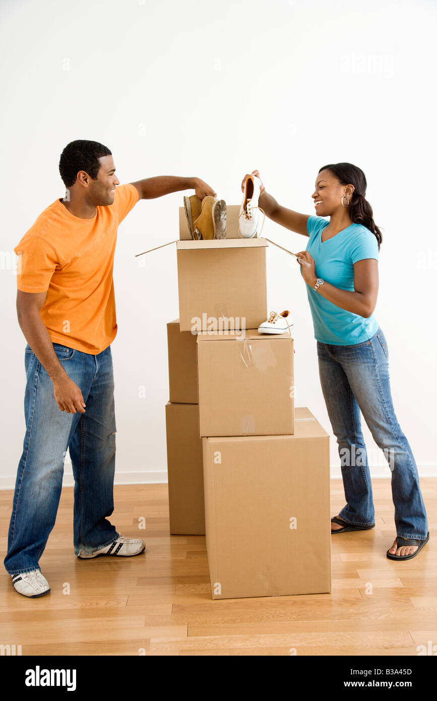 30 years male packing boxes hi-res stock photography and images - Alamy