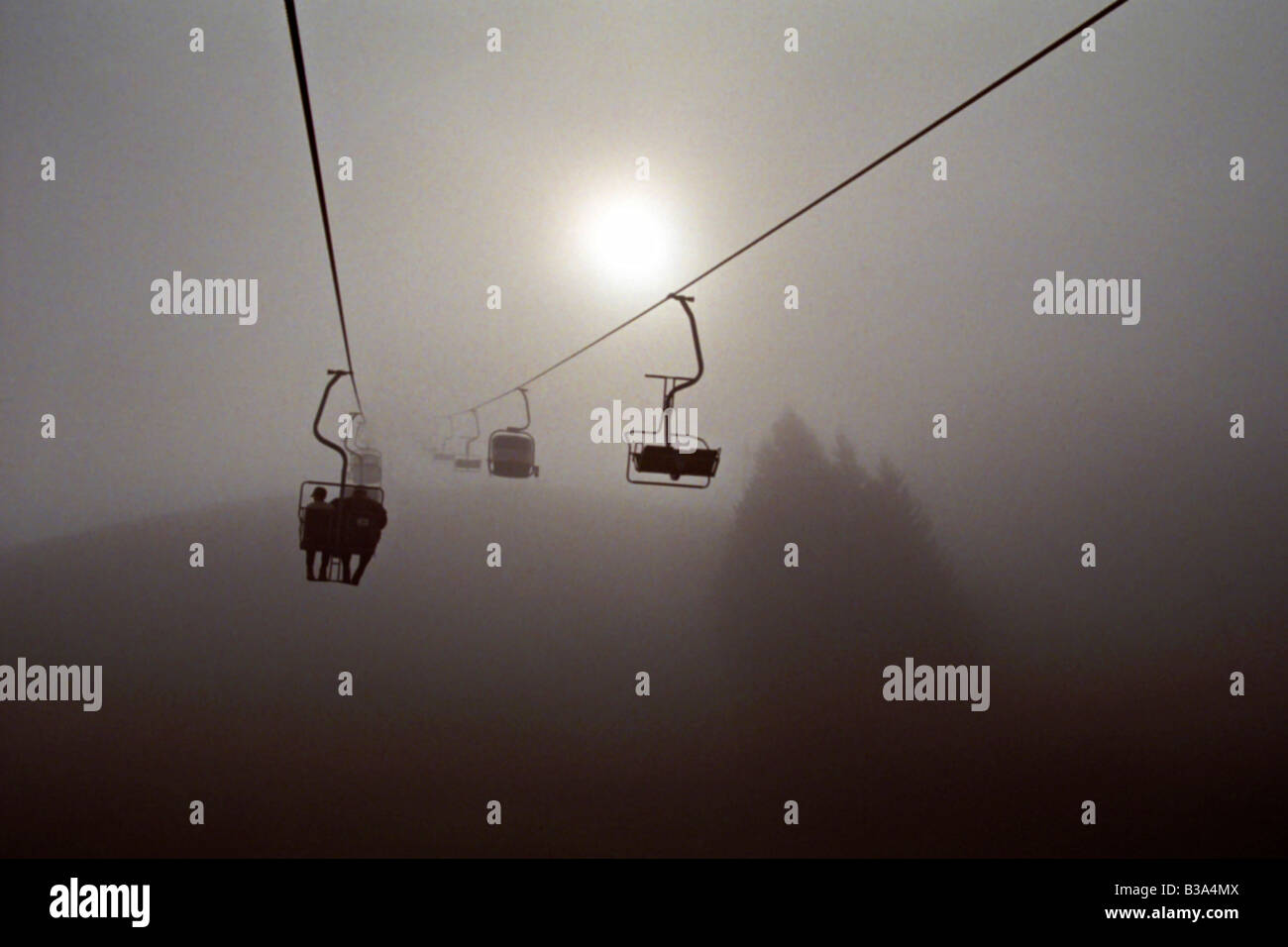 Chairlift system hi-res stock photography and images - Alamy
