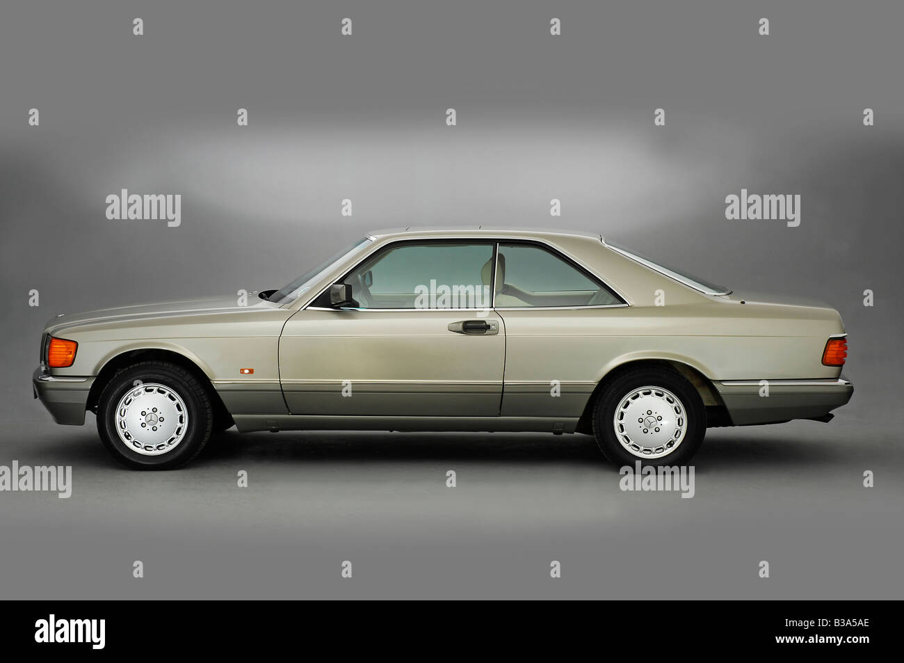1990 Mercedes Benz 500 SEC Stock Photo - Alamy