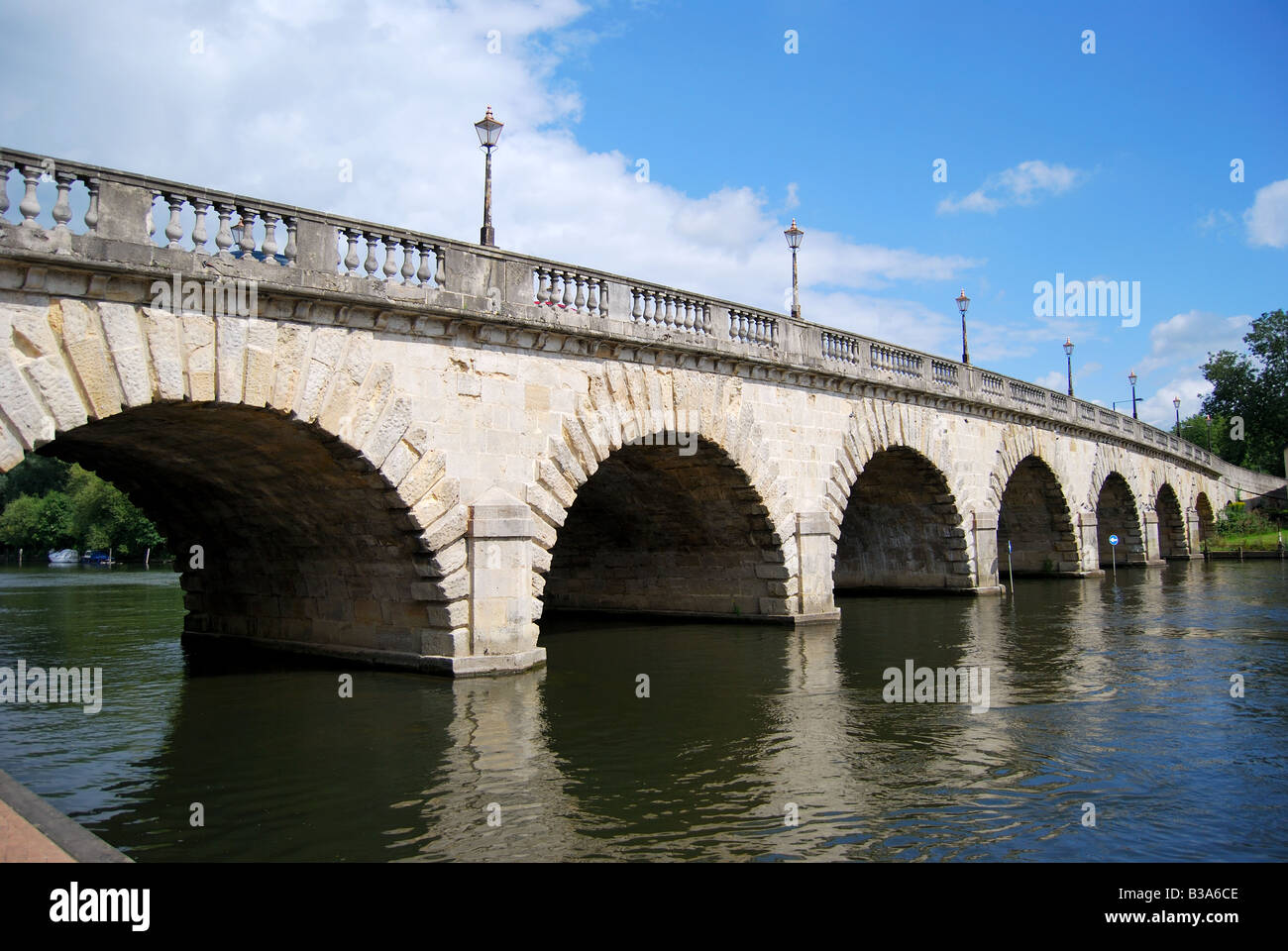 Maidenhead, berkshire riverside hi-res stock photography and images - Alamy