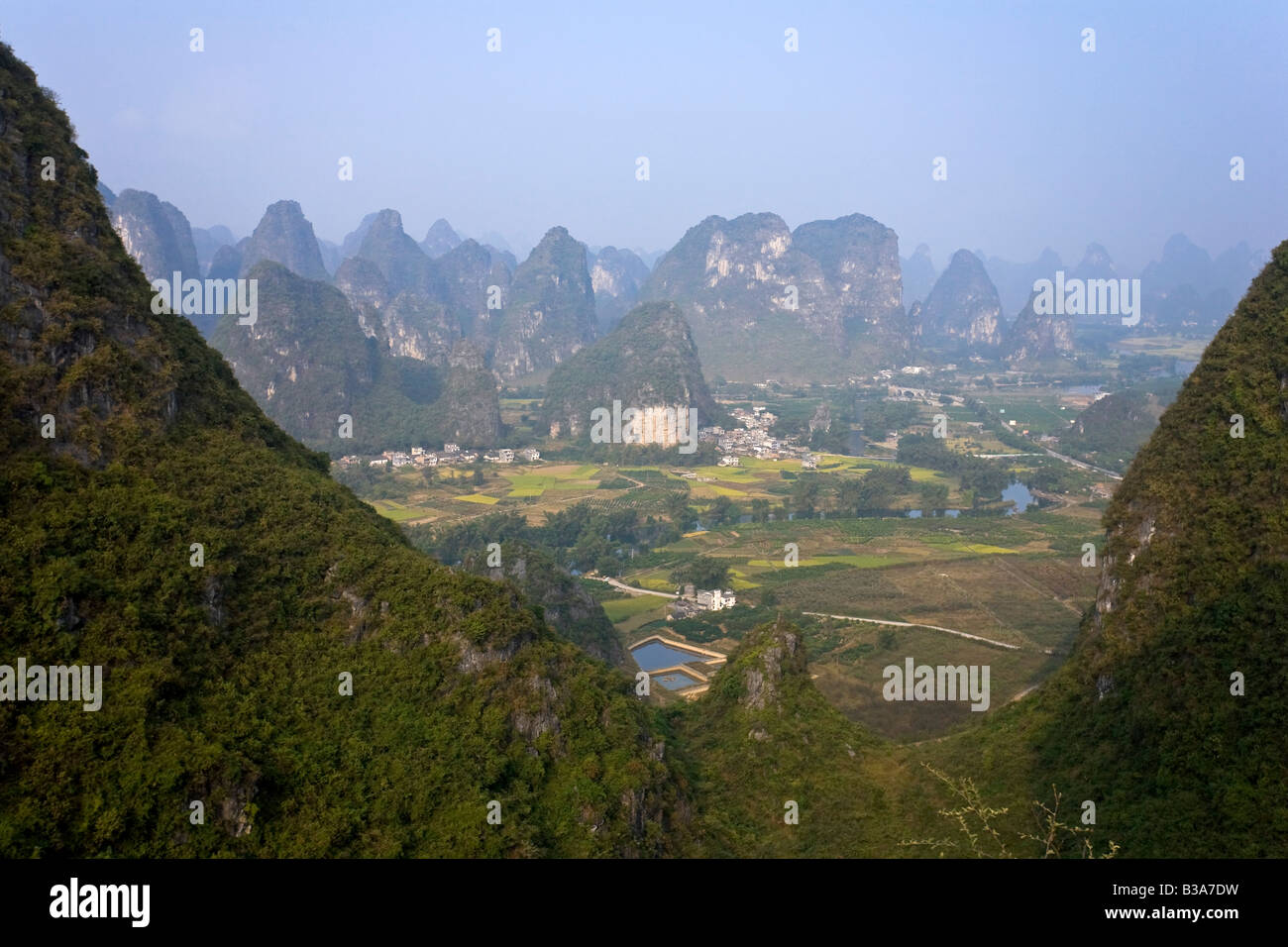 Guangxi zhuangzu autonomous region hi-res stock photography and images ...