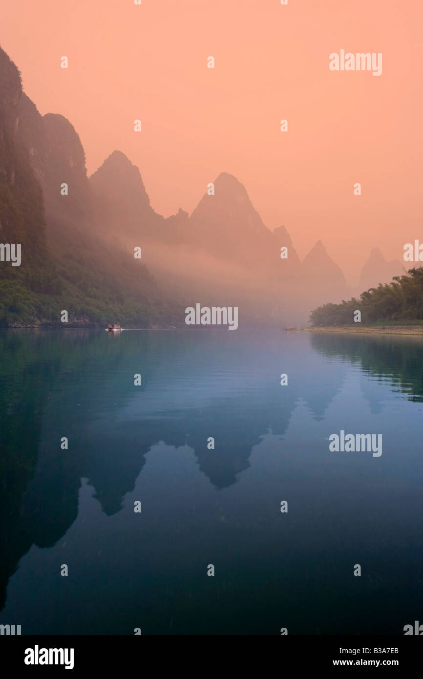Guangxi zhuangzu autonomous region hi-res stock photography and images ...