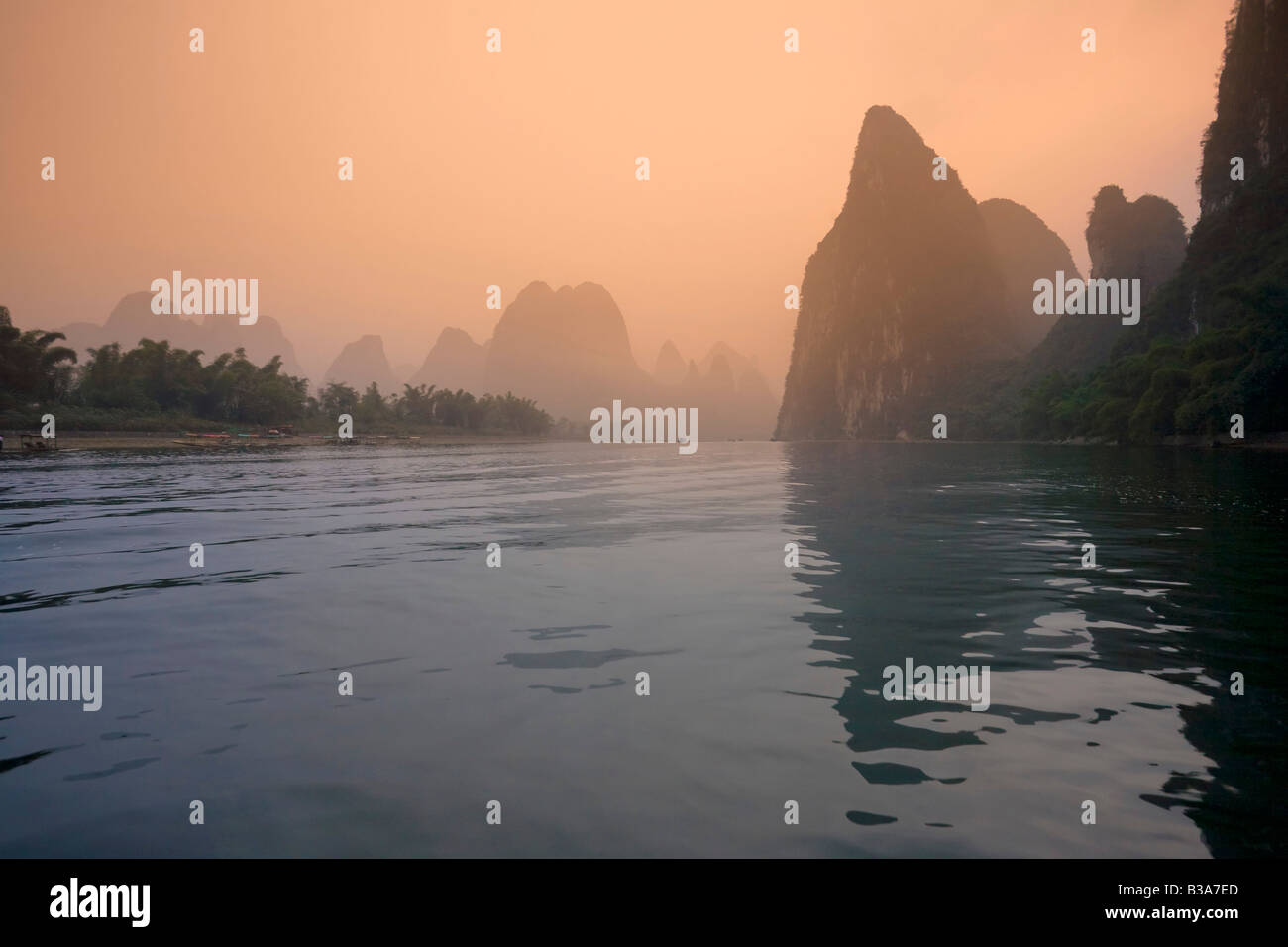 Guangxi zhuangzu autonomous region hi-res stock photography and images ...