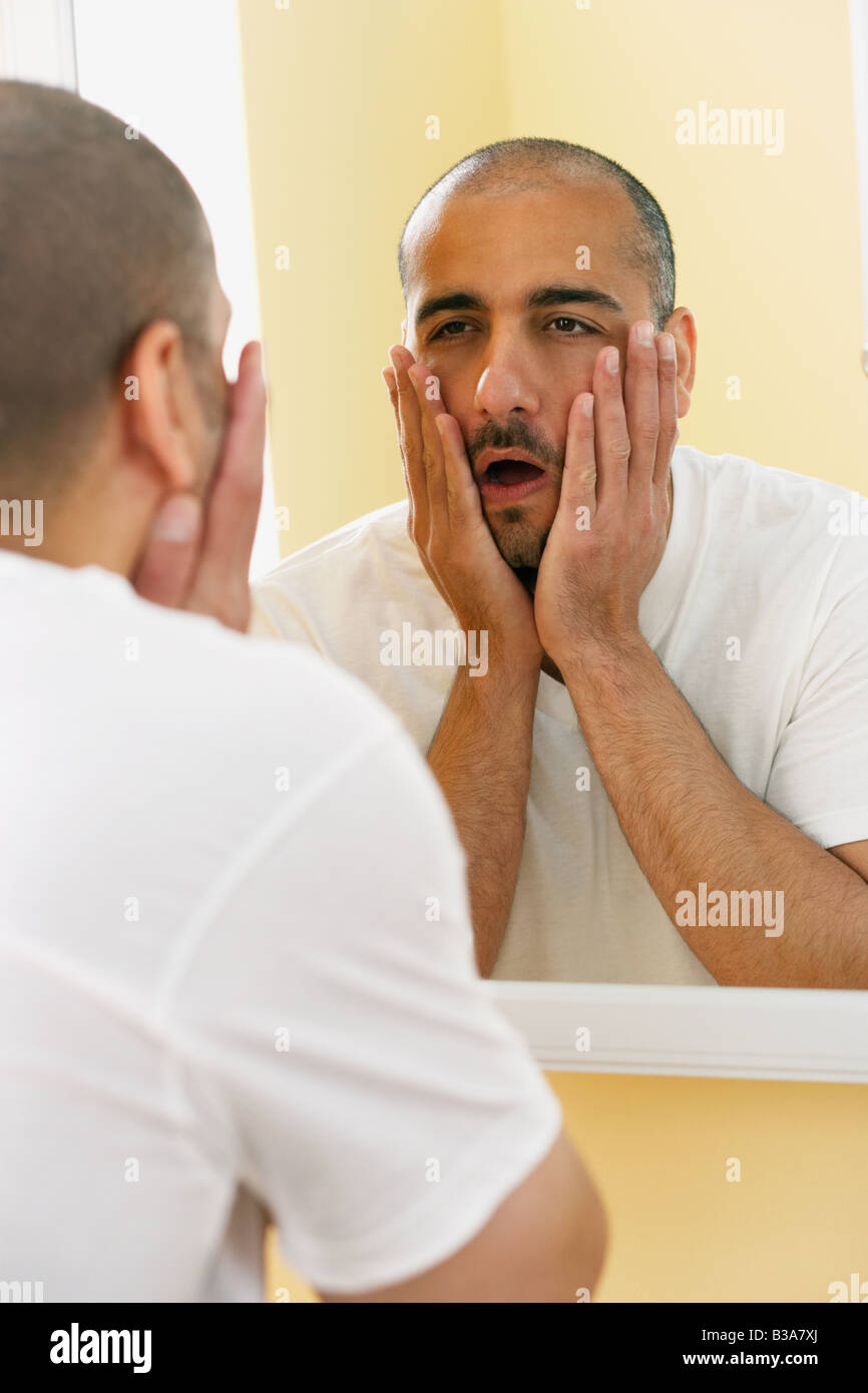 Middle mirror hi-res stock photography and images - Alamy